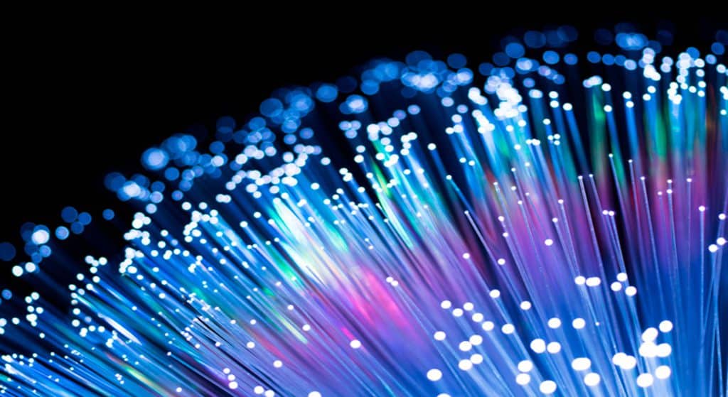 Fibra óptica: clave para la seguridad y la velocidad - lyntia